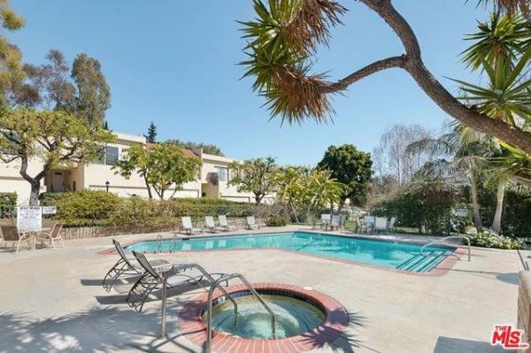 Malibu Gardens Condos | Ren Smith